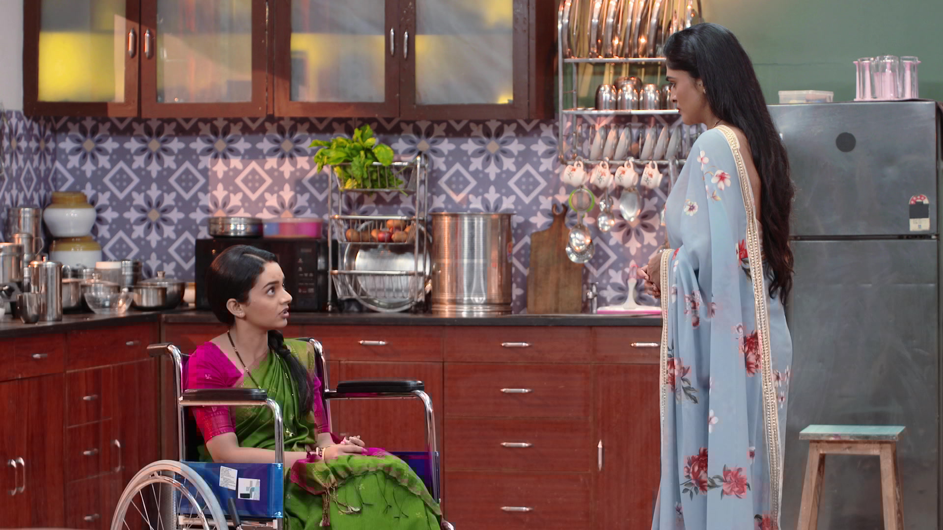 Watch Aboli Episode 564 on JioHotstar