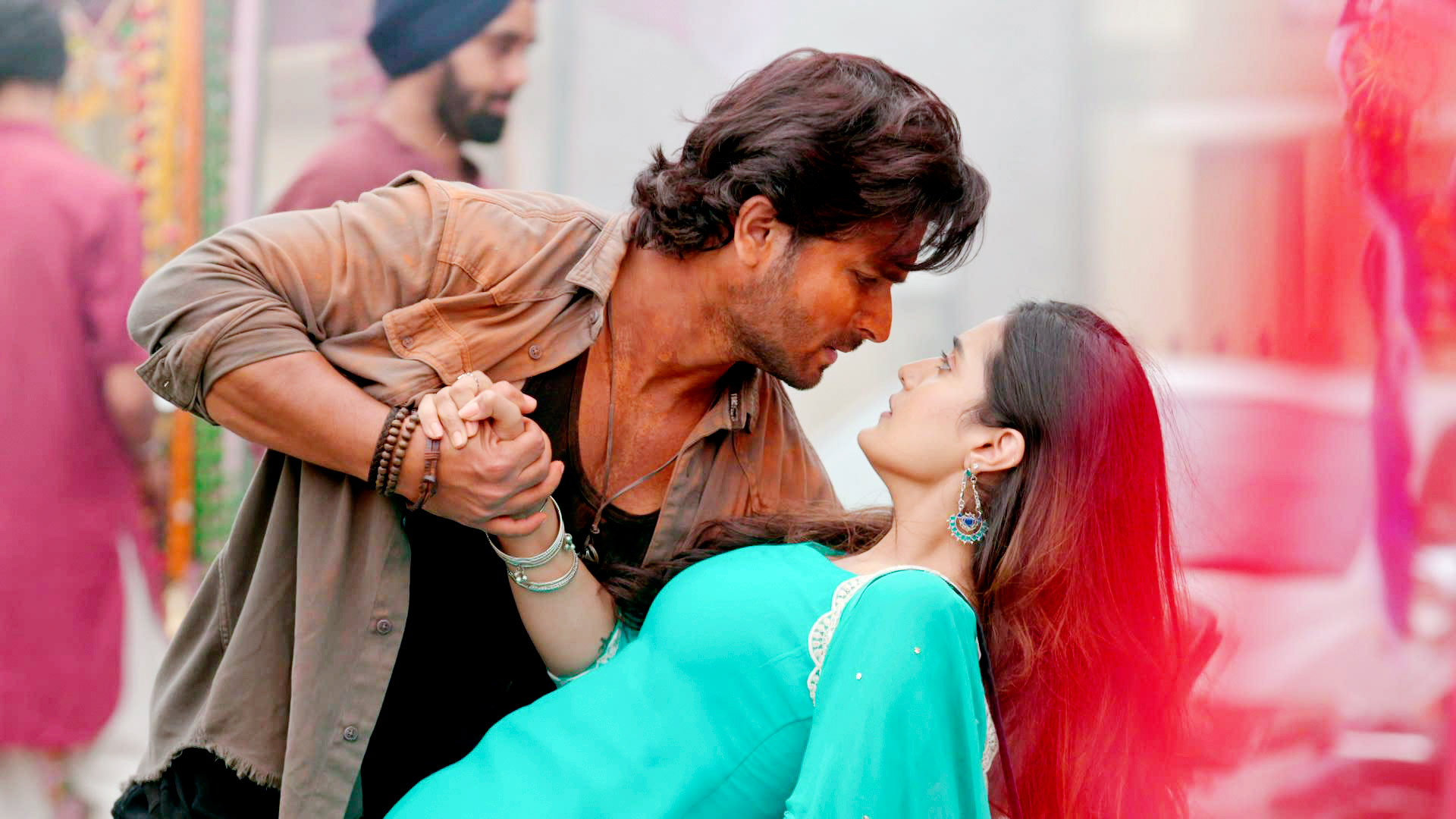 Watch Ajooni Episode 2 on JioHotstar