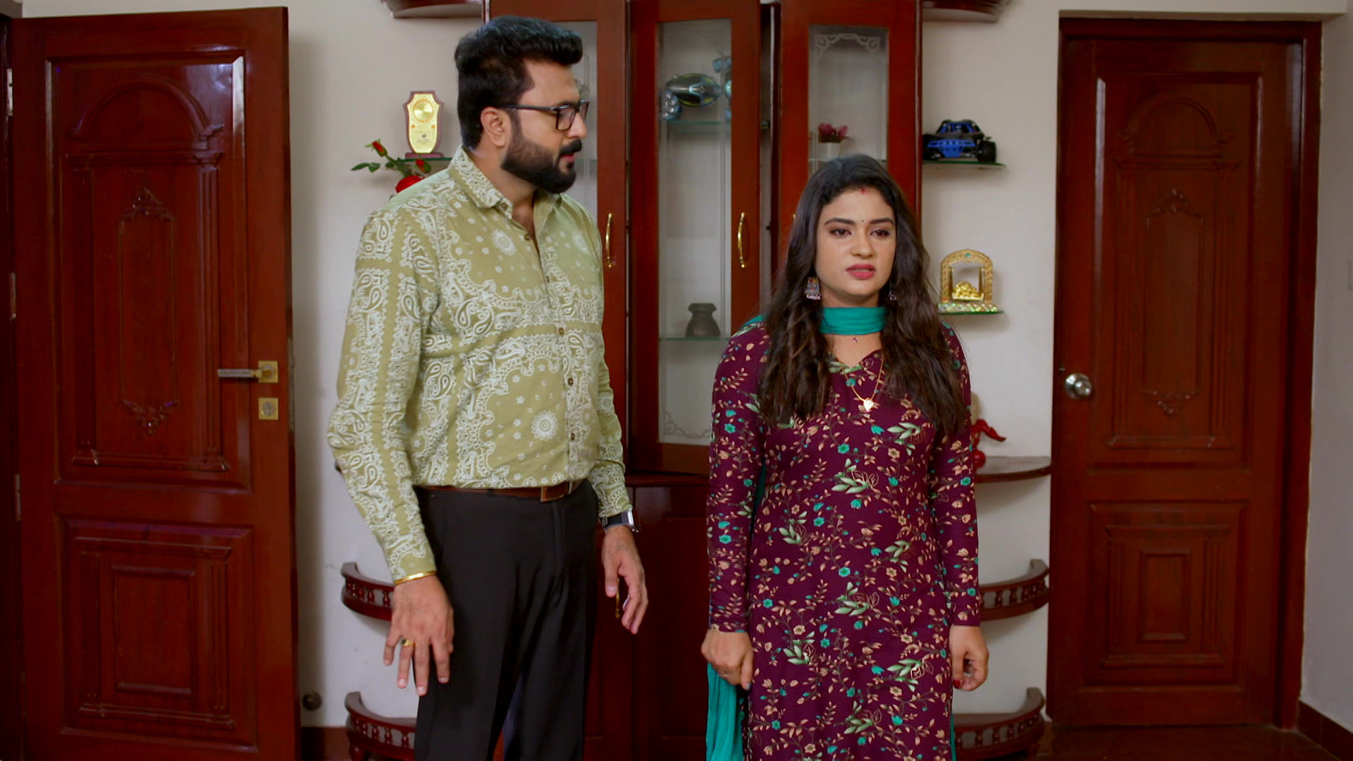 Watch Chempaneer Poovu S1 Episode 203 on JioHotstar