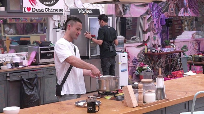 Asim showered with compliments - JioHotstar