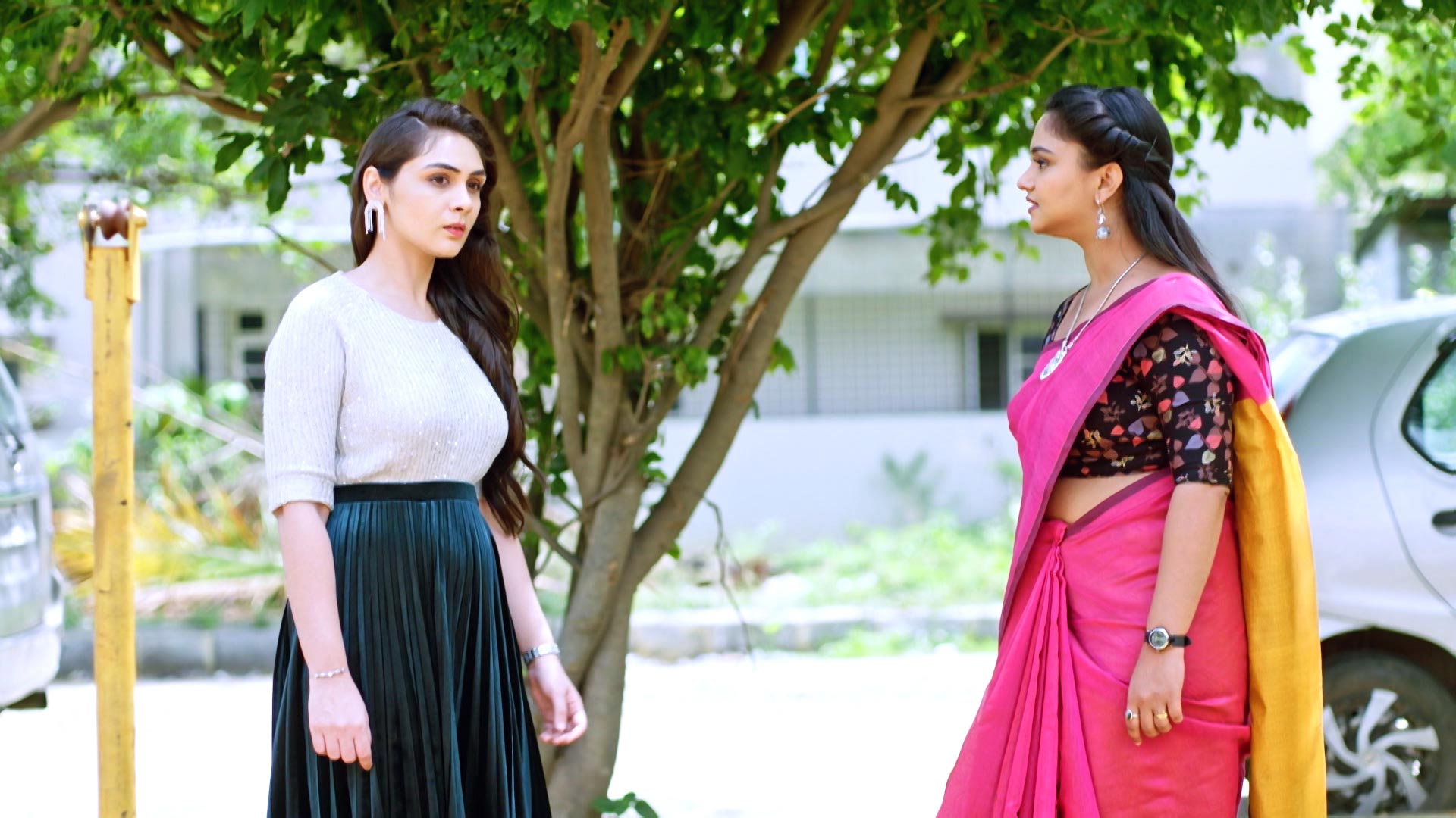 Watch Vadhu S1 Episode 98 on JioHotstar