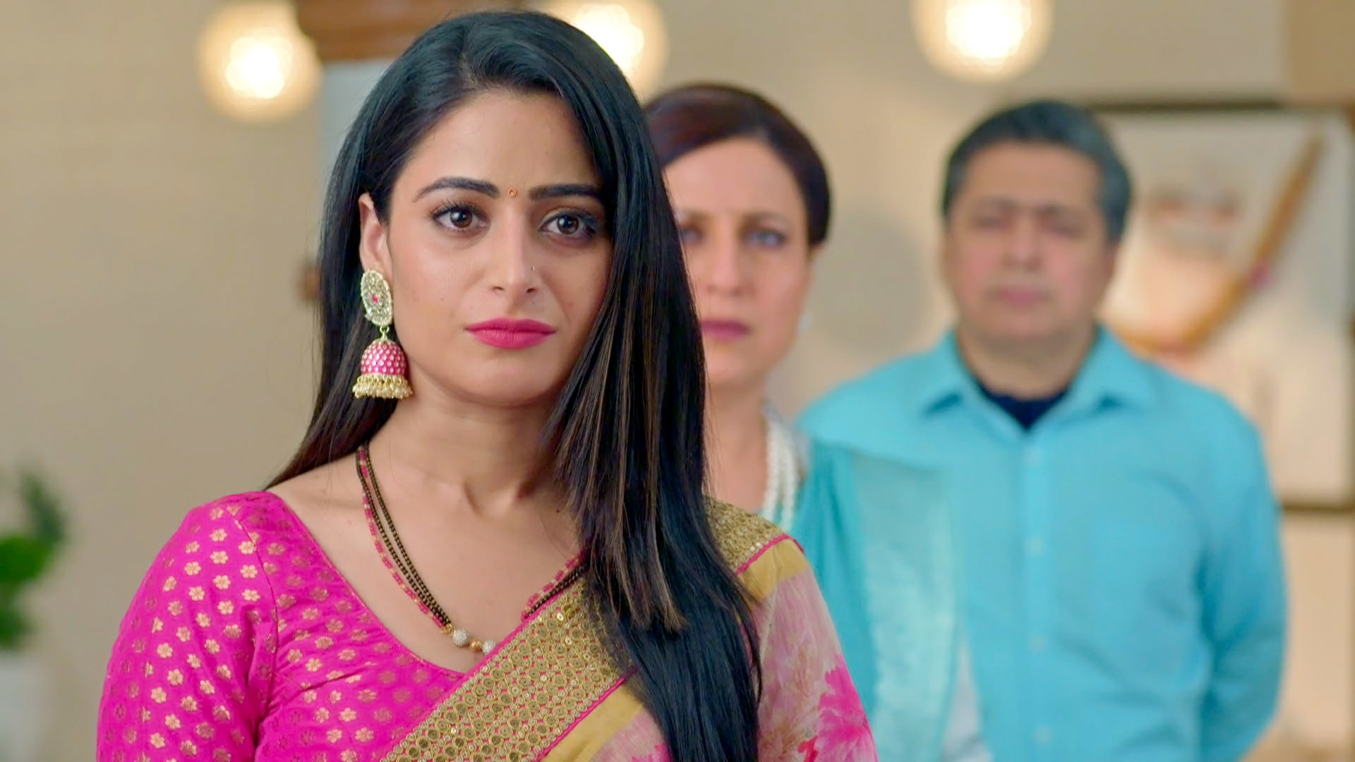 Watch Pakhi Leaves the Chavan Mansion Online