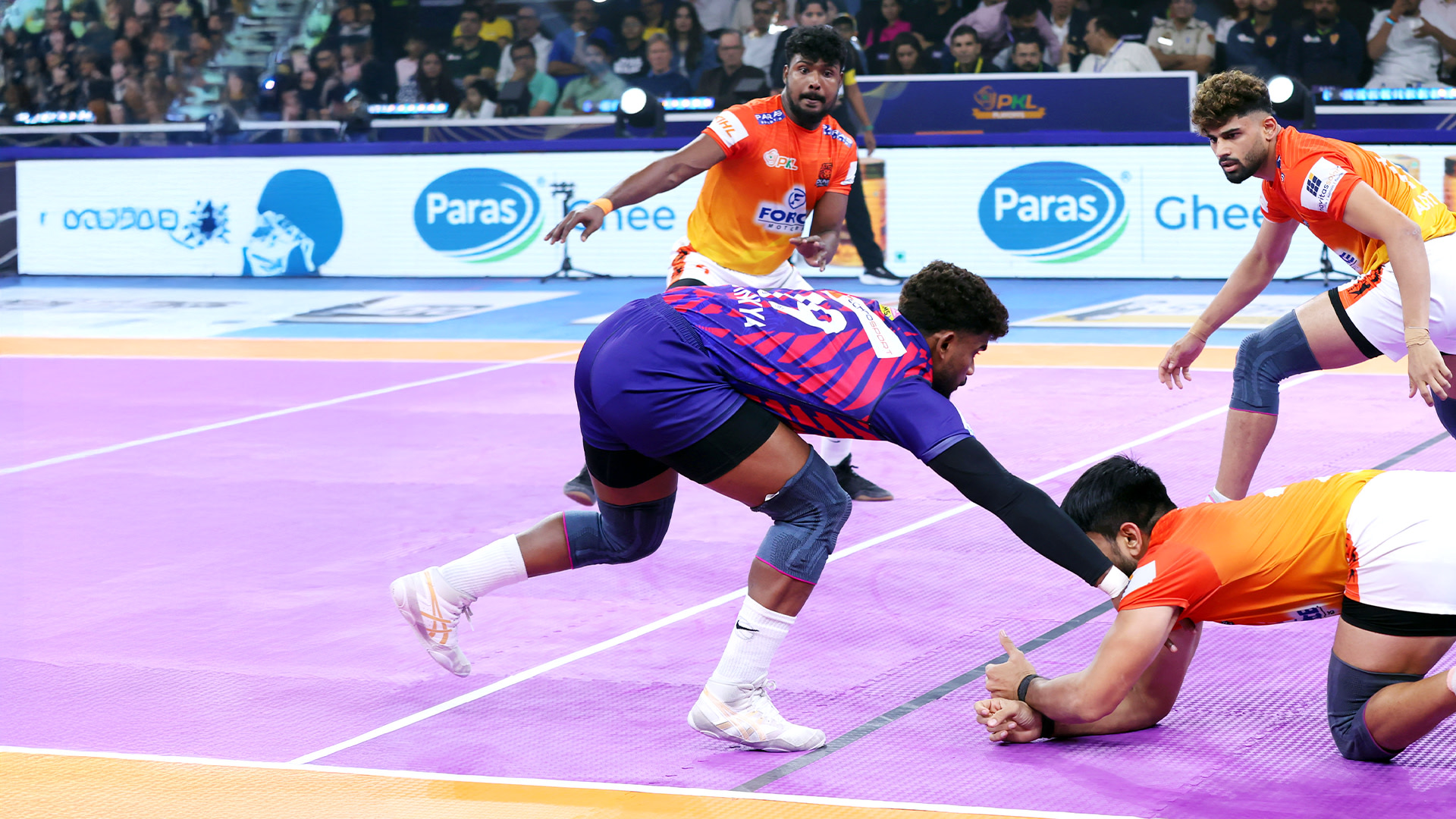 Qualifier 1: Puneri Paltan 34-34 Dabang Delhi K.C. (Delhi Won 6-4 in ...