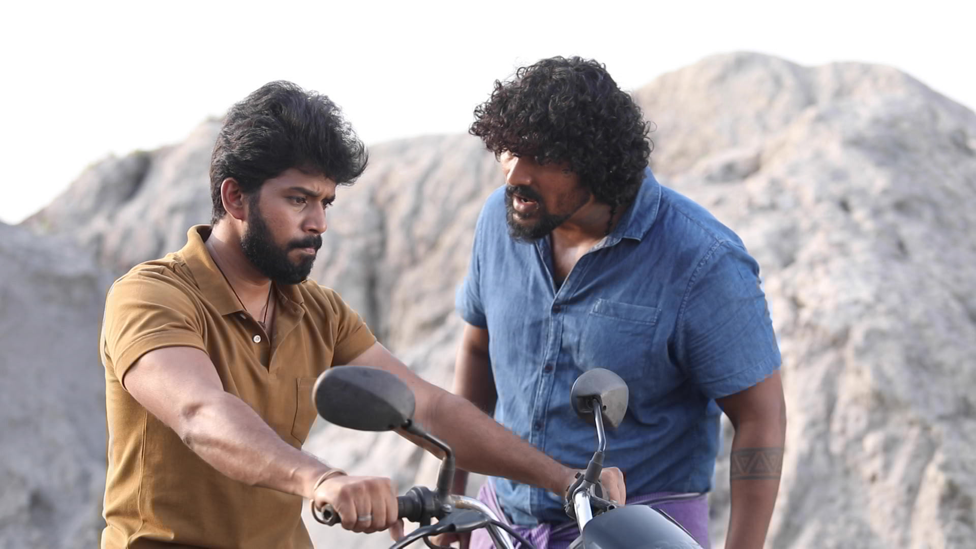 Watch Kathir Bashes Up the Goons Online