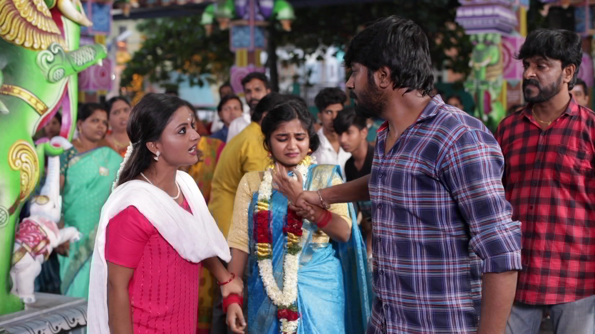 Watch siragadikka-aasai All Episodes | Watcho