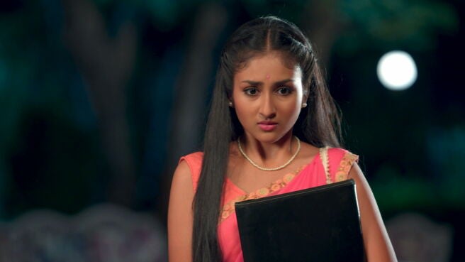 Watch Bommi .,BA.,BL., S1 Episode 323 on JioHotstar