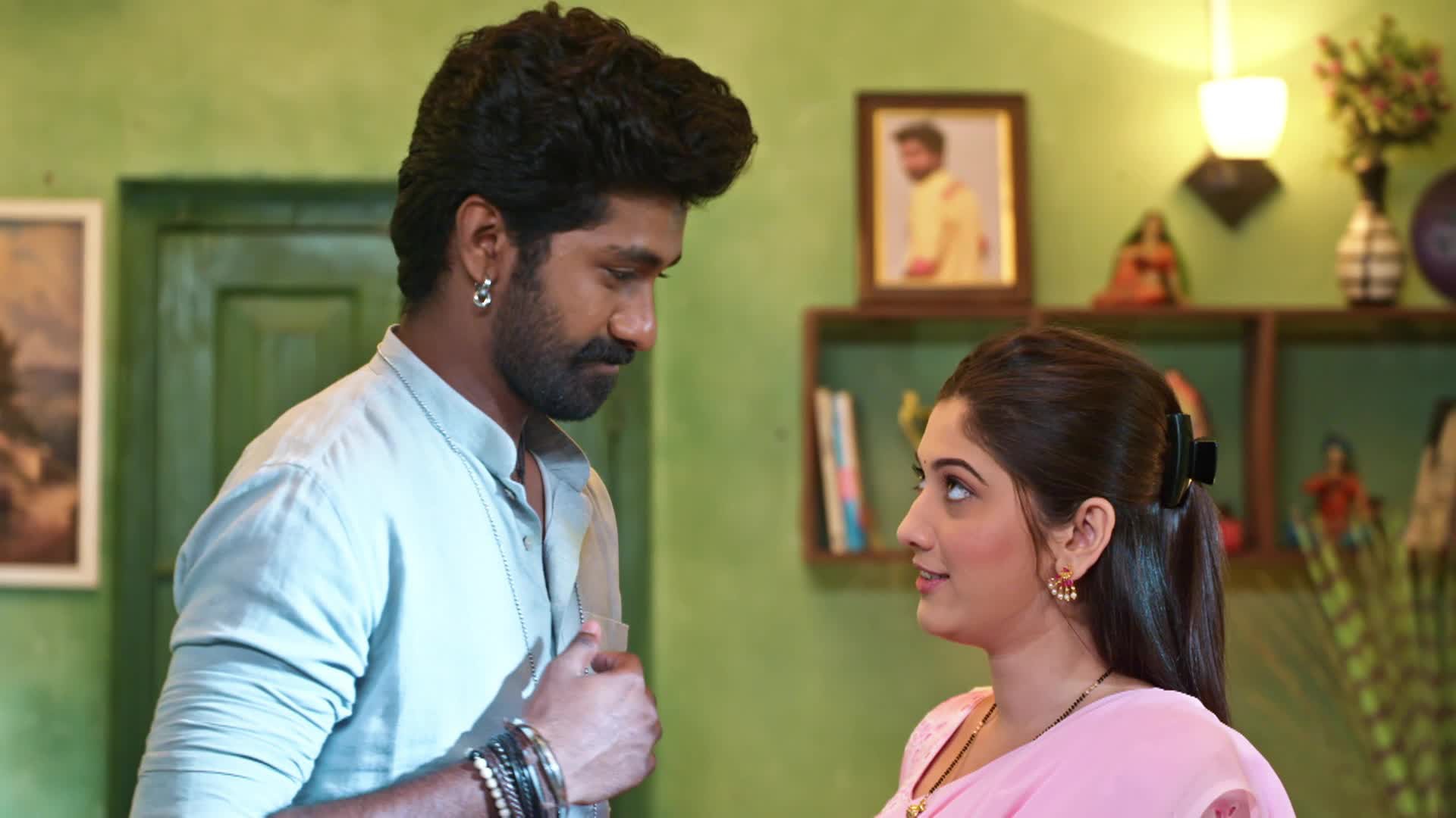 Watch Lai Avadtes Tu Mala Episode 123 on JioHotstar