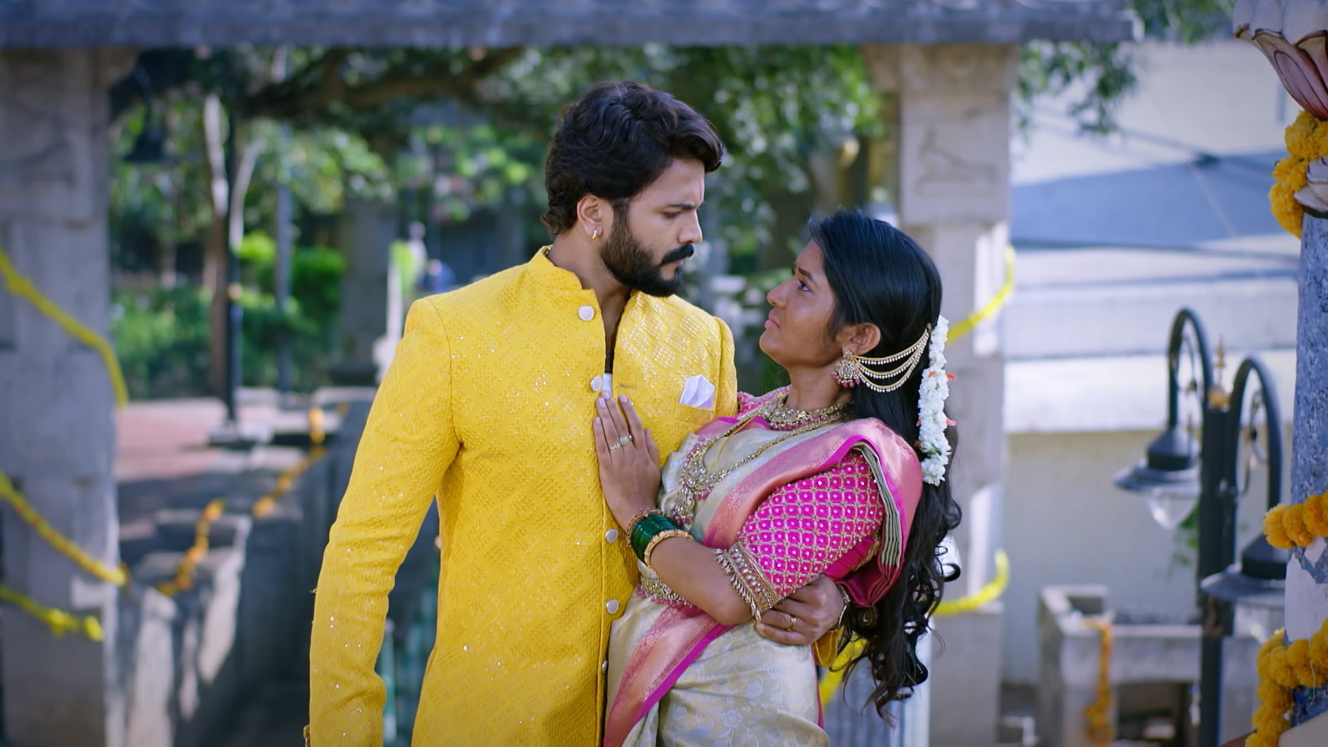 Watch Drishti Bottu Episode 171 on JioHotstar