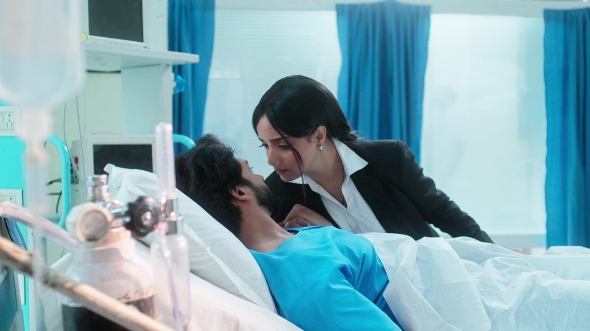 Watch Aarti Anjali Awasthi Episode 230 on JioHotstar