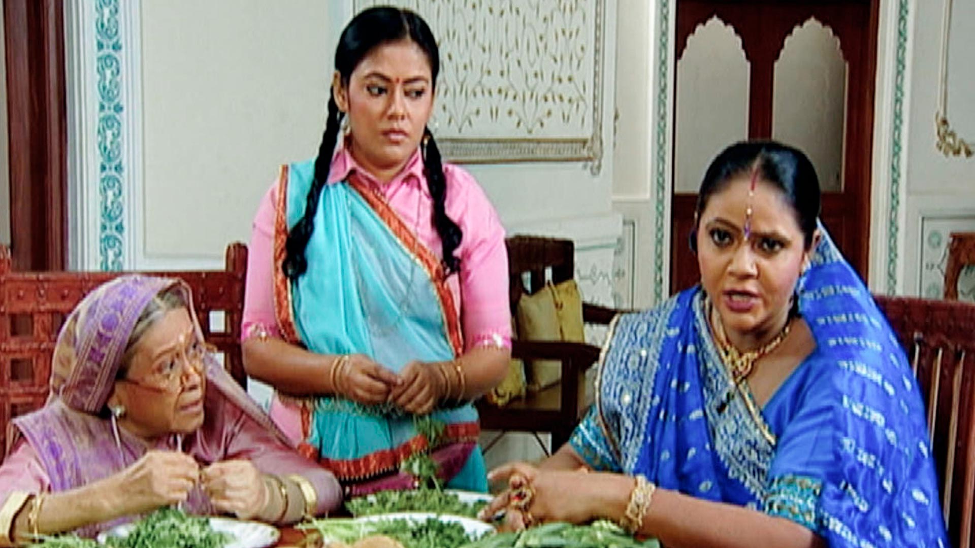 Watch Tumi Chherona Haat Pothe S1 Episode 11 on JioHotstar