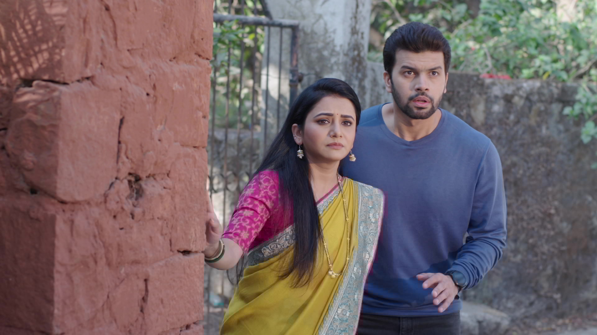 Watch Tharala Tar Mag Episode 421 on JioHotstar