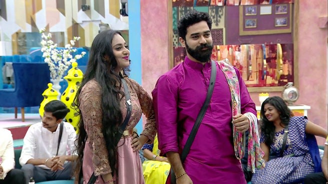 An impromptu fashion show! - JioHotstar