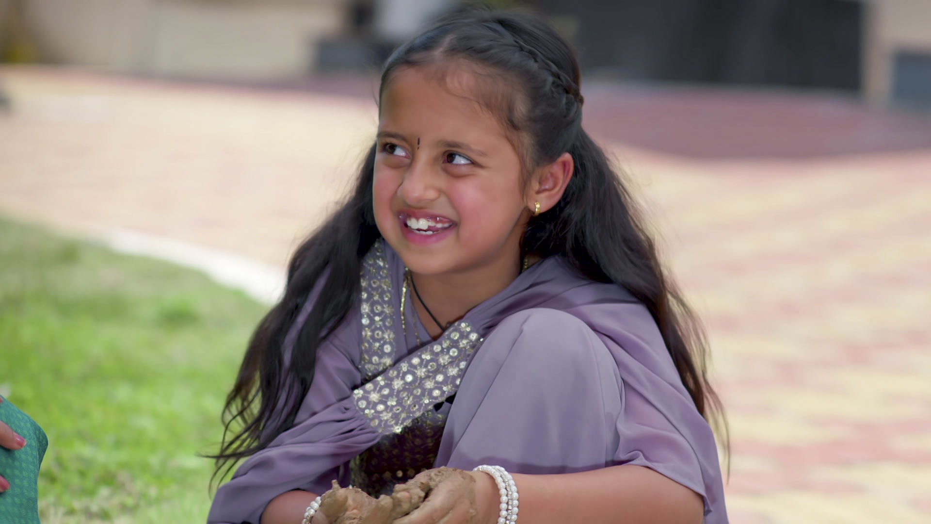 Watch Sharade S1 Episode 187 on JioHotstar
