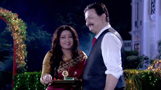 Watch Aponjon S1 Episode 2 on JioHotstar