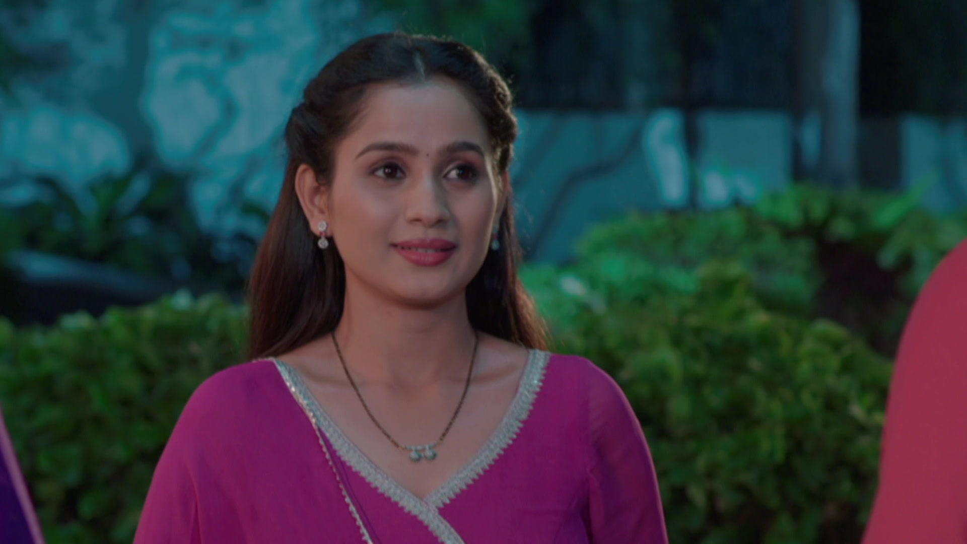 Watch Man Dhaga Dhaga Jodte Nava S1 Episode 241 on JioHotstar