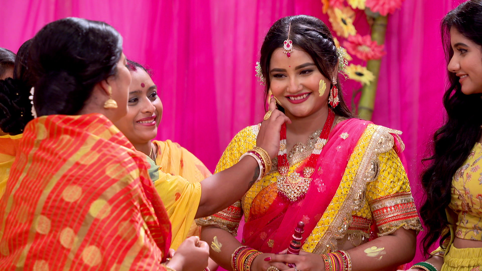 Watch Tomader Rani S1 Episode 19 on JioHotstar