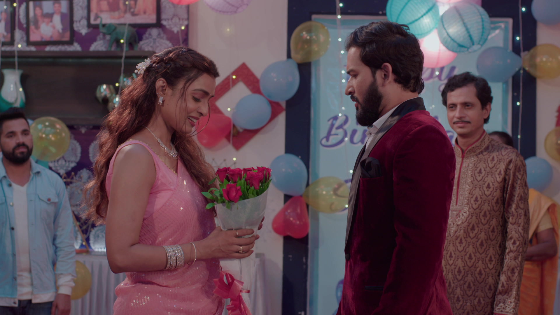 Watch Man Dhaga Dhaga Jodte Nava S1 Episode 407 on JioHotstar