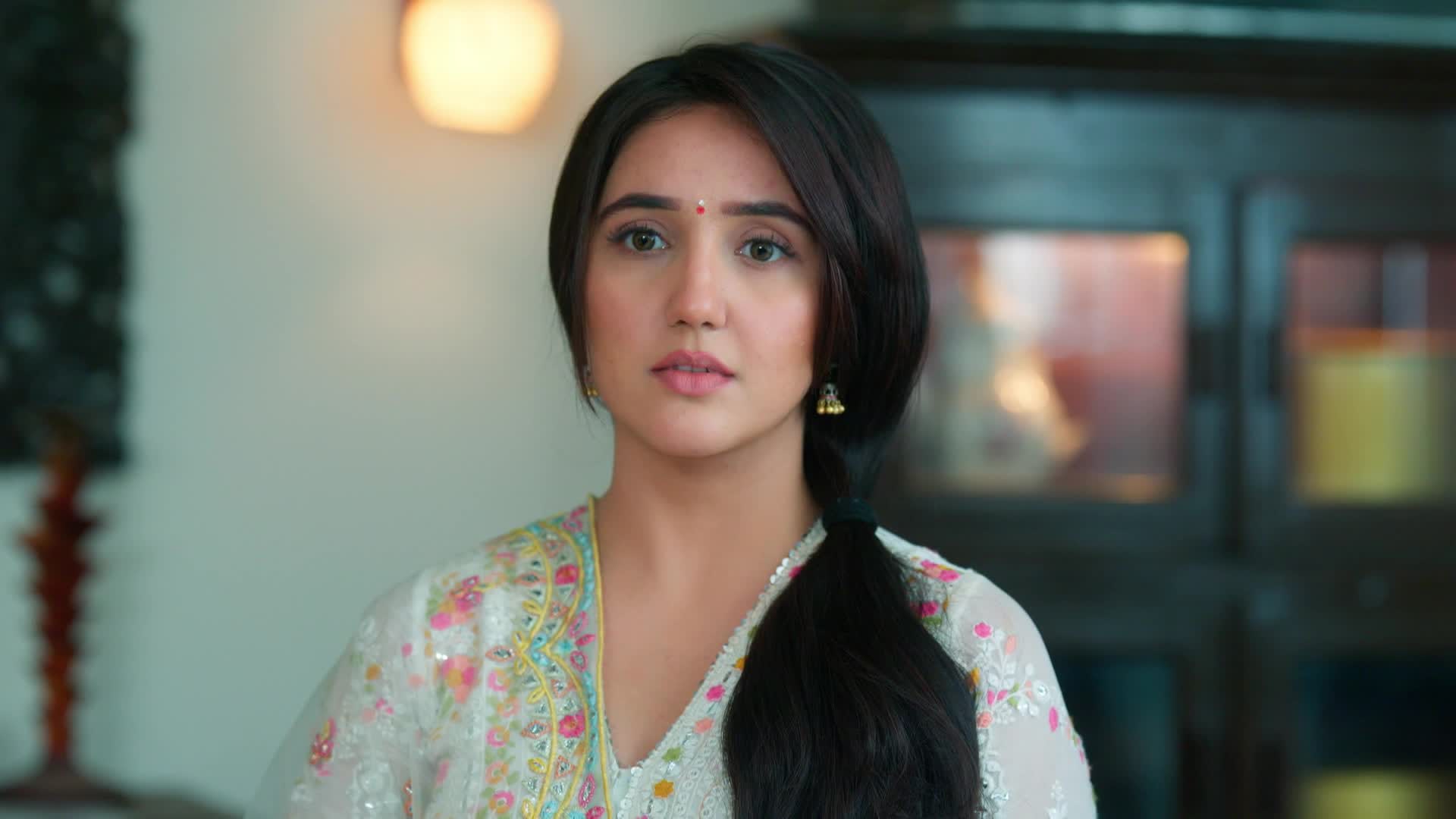 Watch Suman Indori S1 Episode 17 on JioHotstar