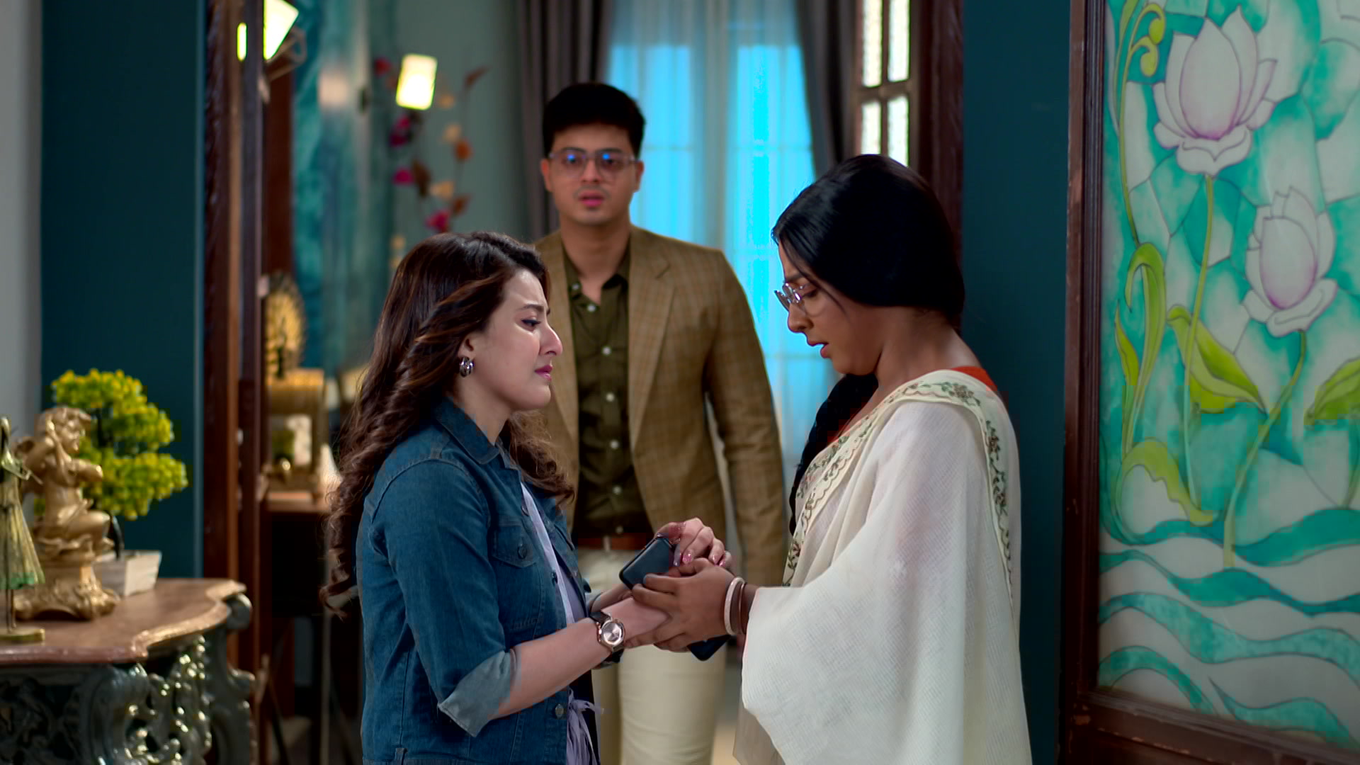 Watch Anurager Chhowa Episode 880 on JioHotstar