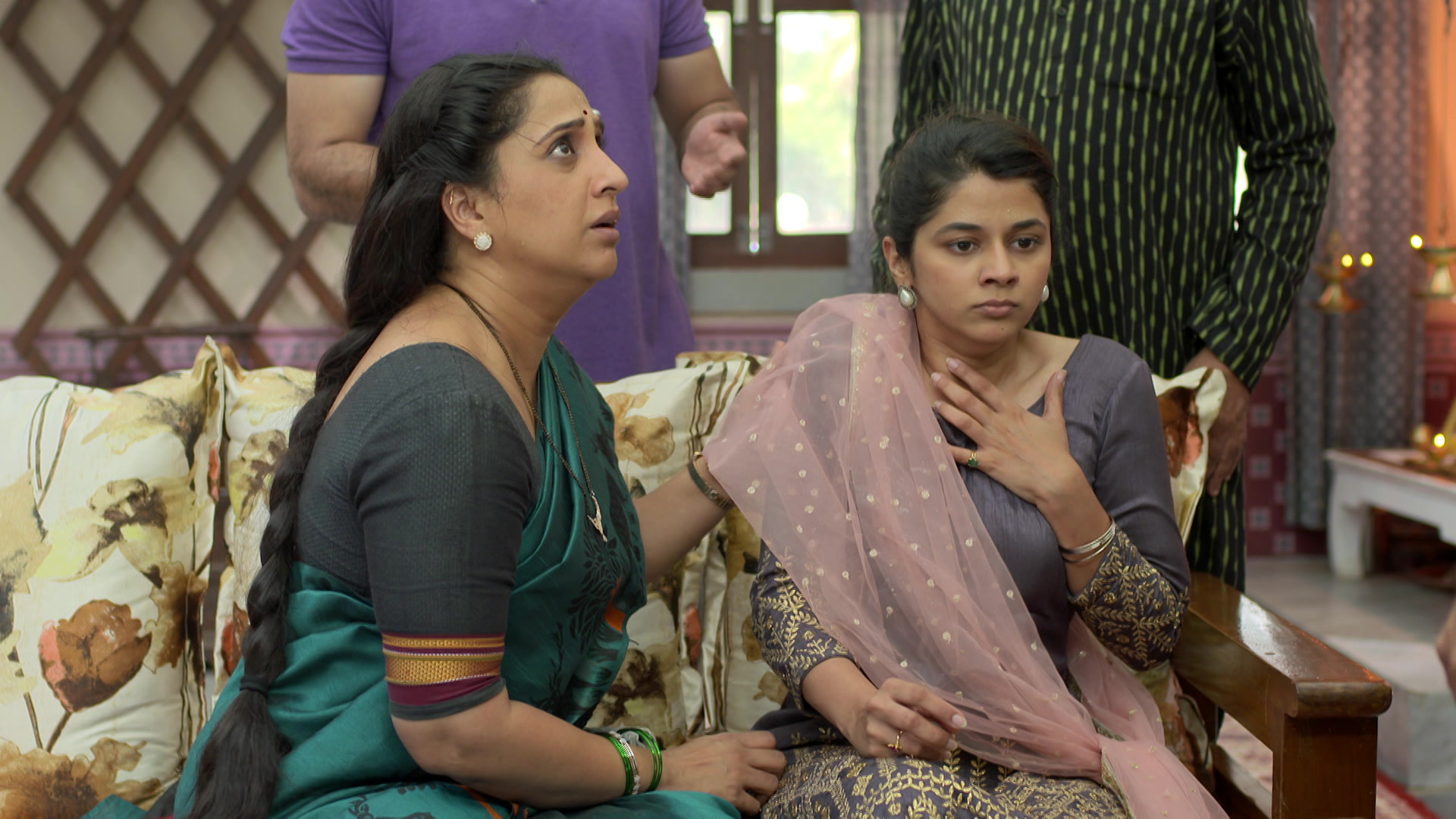 Watch Aai Kuthe Kaay Karte Episode 1128 on JioHotstar