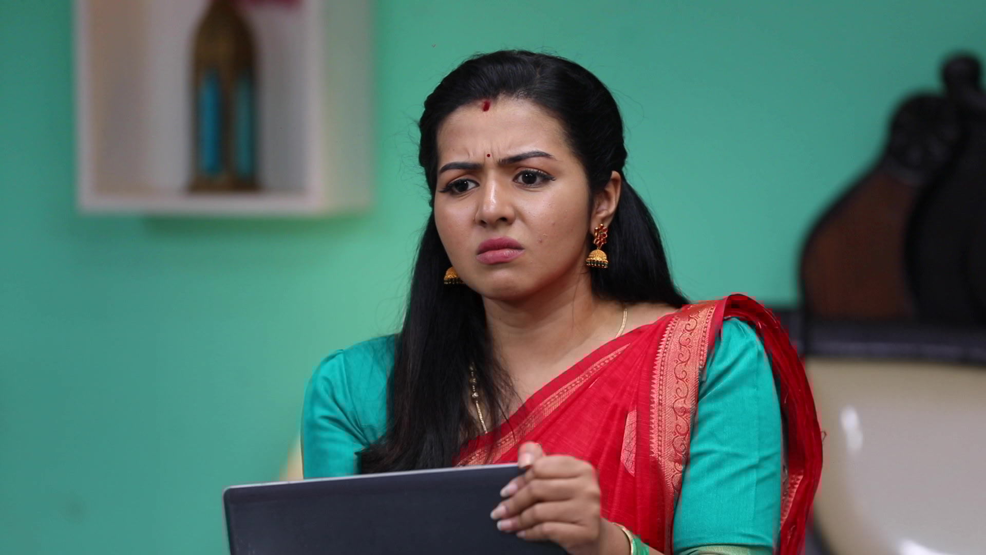 Watch Sakthivel Episode 320 on JioHotstar