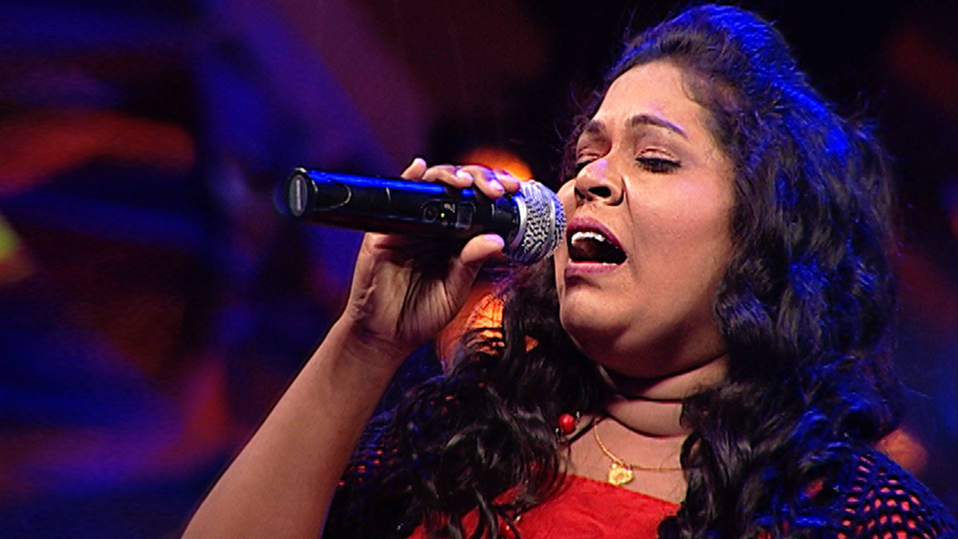 Watch a clip from Fareedha sings Kaatrinile Varum Geetham on Hotstar