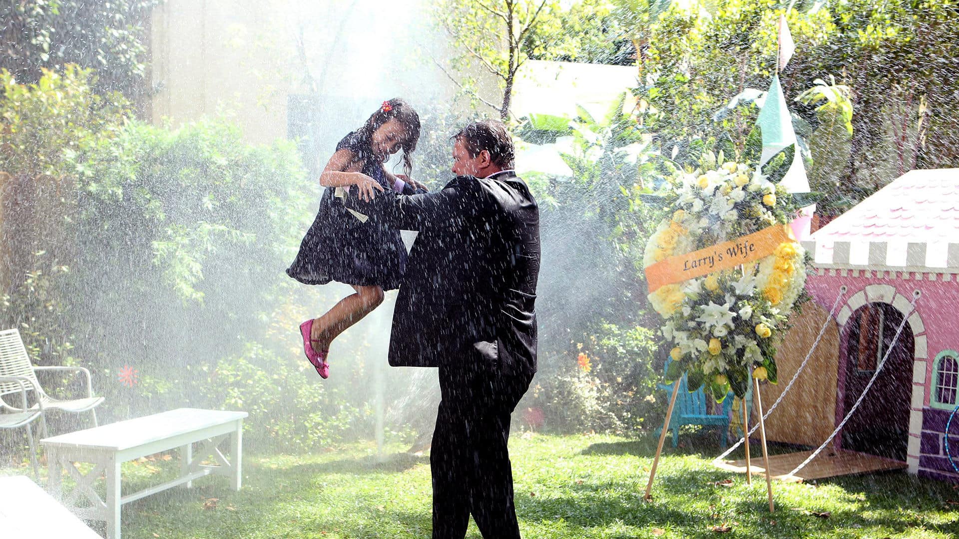 Watch Modern Family S5 Episode 3 on JioHotstar