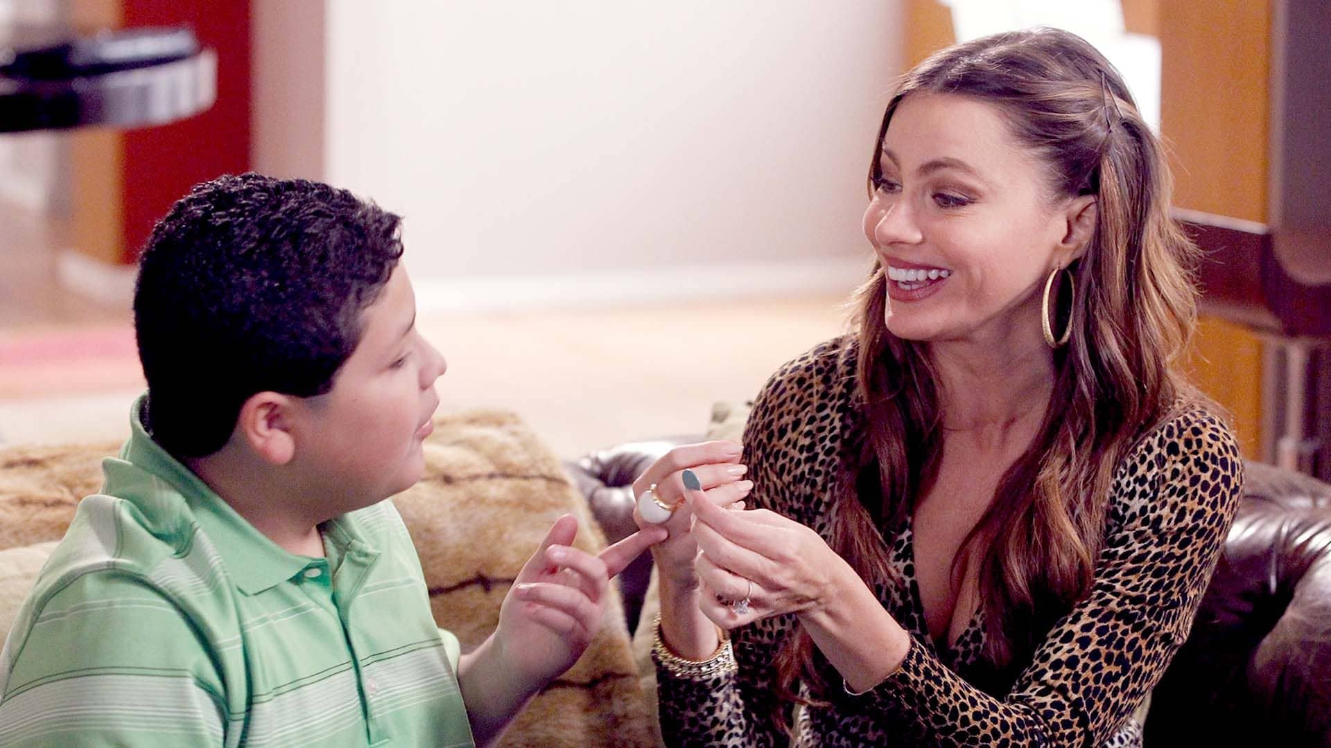 Watch Modern Family S3 Episode 15 on JioHotstar