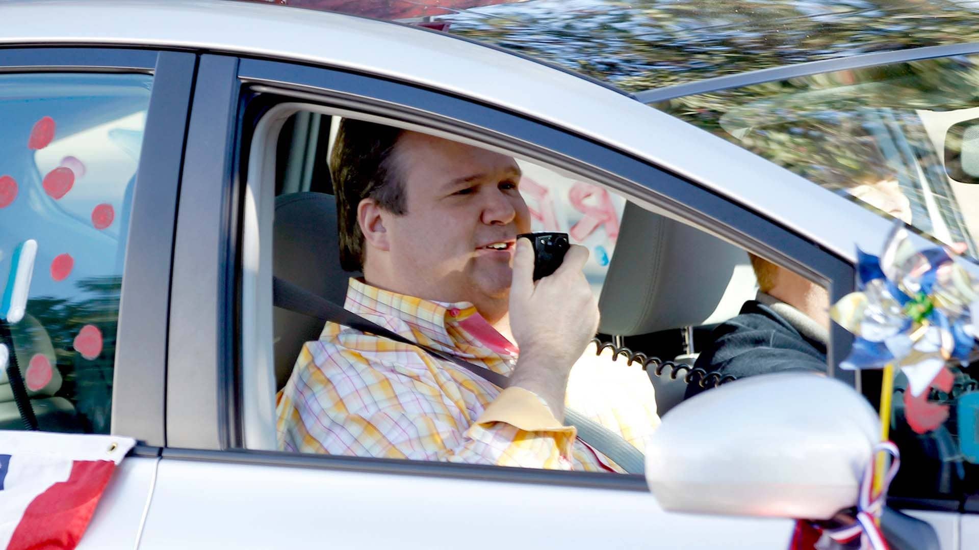 Watch Modern Family S3 Episode 19 on JioHotstar
