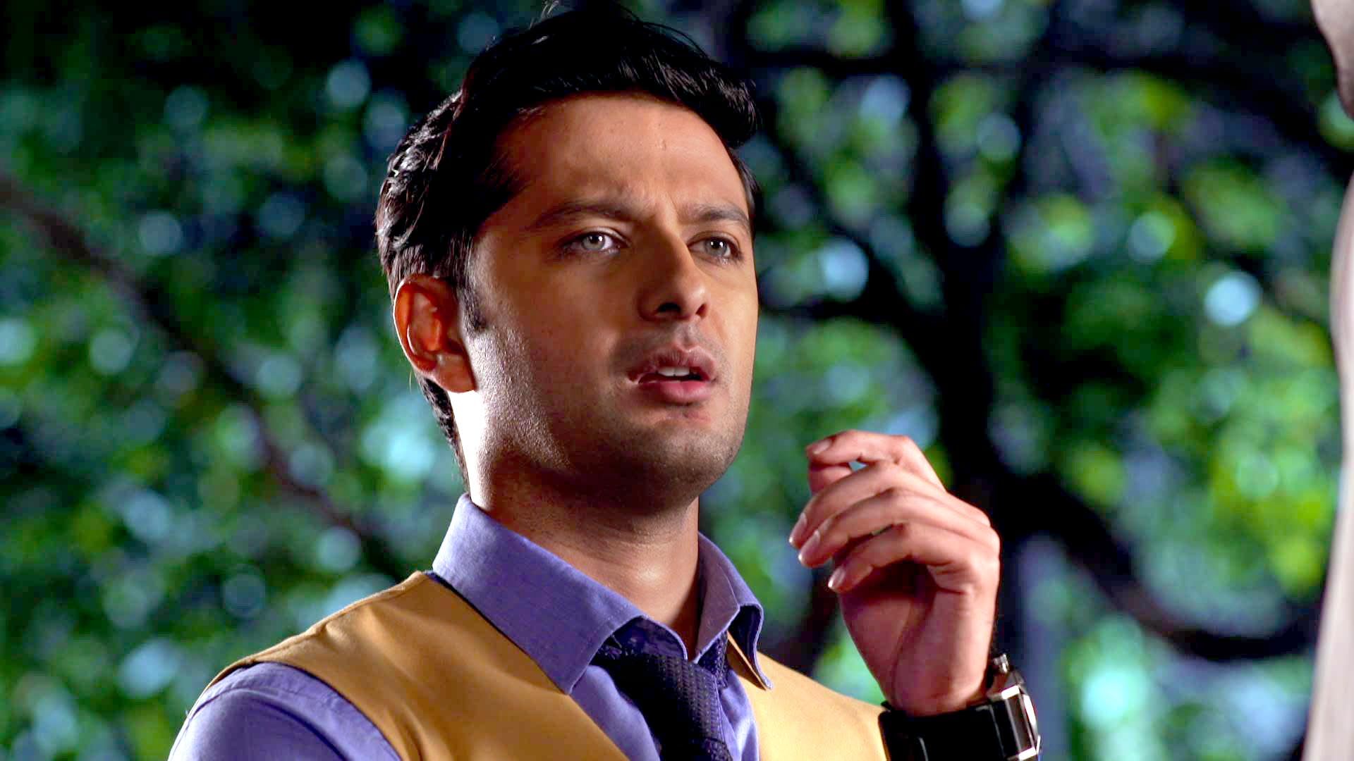 Stream Aarav's Car Hits Arundhati Season 1 Episode 14 – Aarav's Car ...