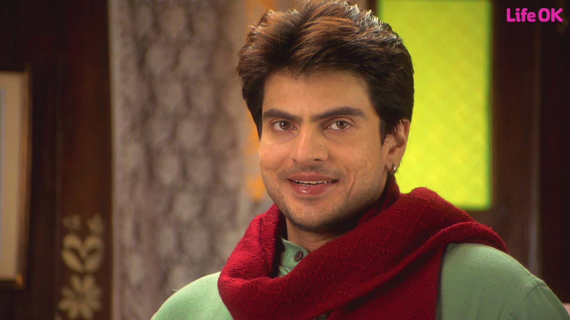 Watch Chandar plays a prank on Sudha Online
