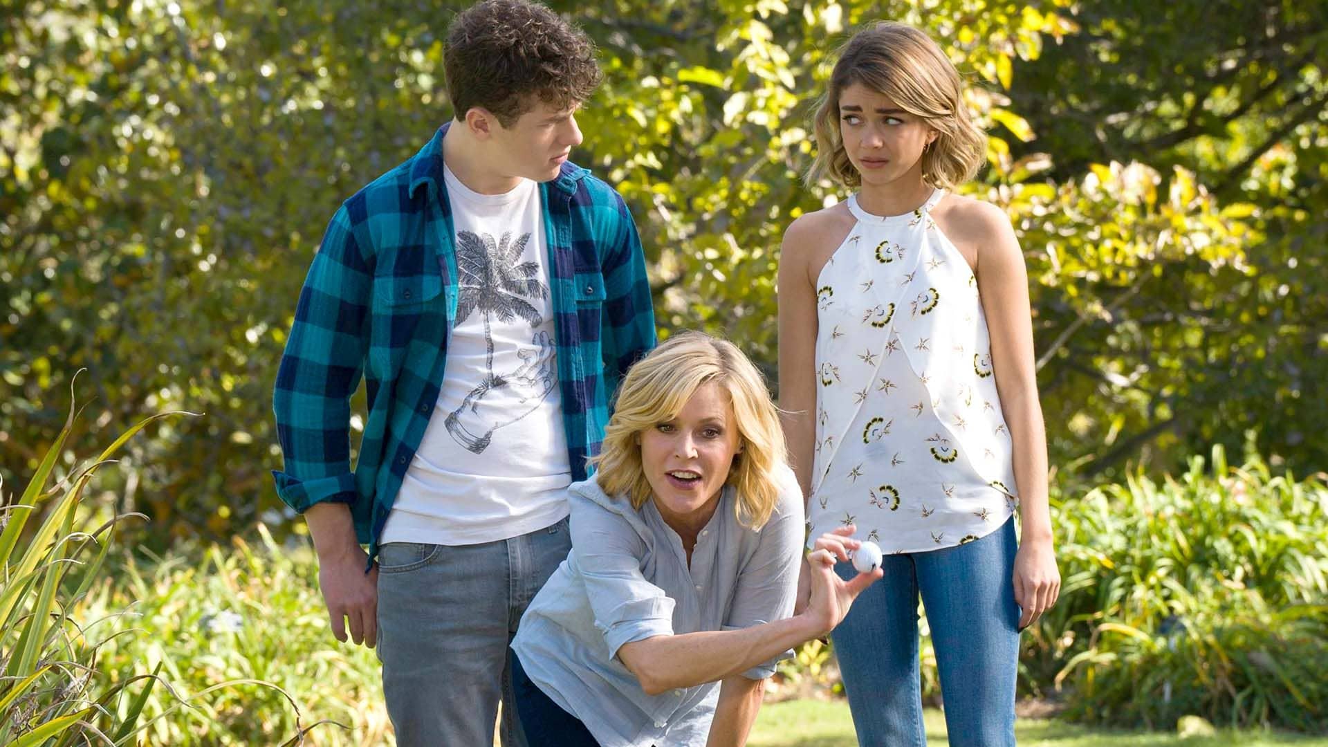 Watch Modern Family S7 Episode 11 on JioHotstar