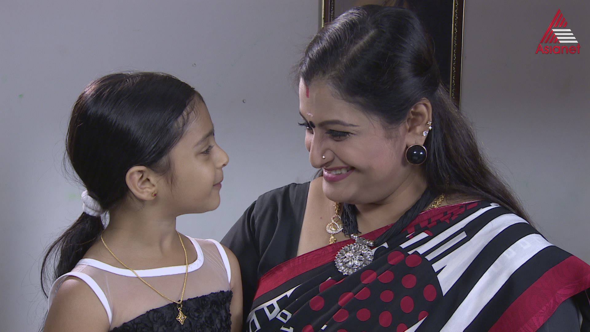 Watch Karuthamuthu S16 Episode 39 on JioHotstar