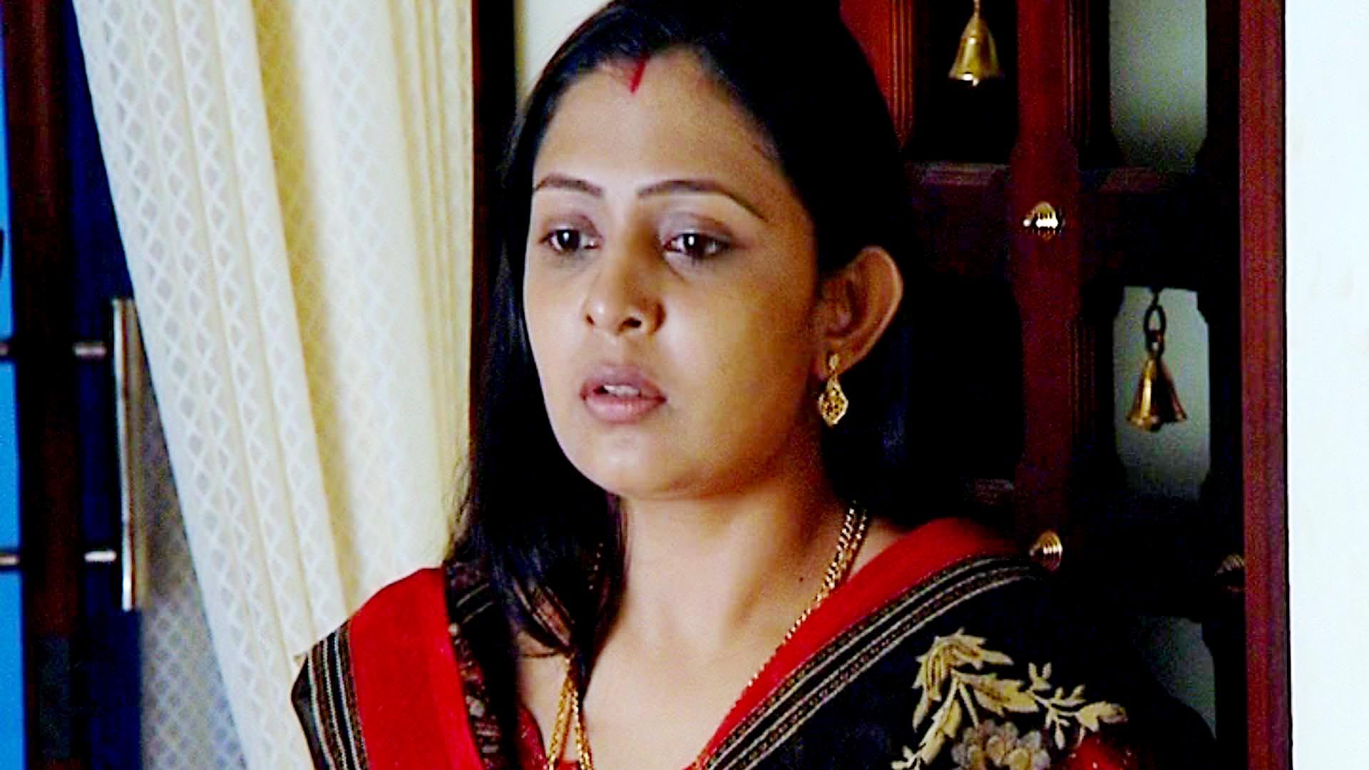 Watch Kumkumapoovu S1 Episode 5 on JioHotstar