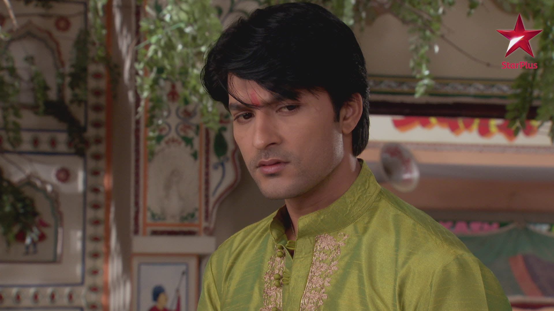 Watch Diya Aur Baati Hum Episode 8 on JioHotstar