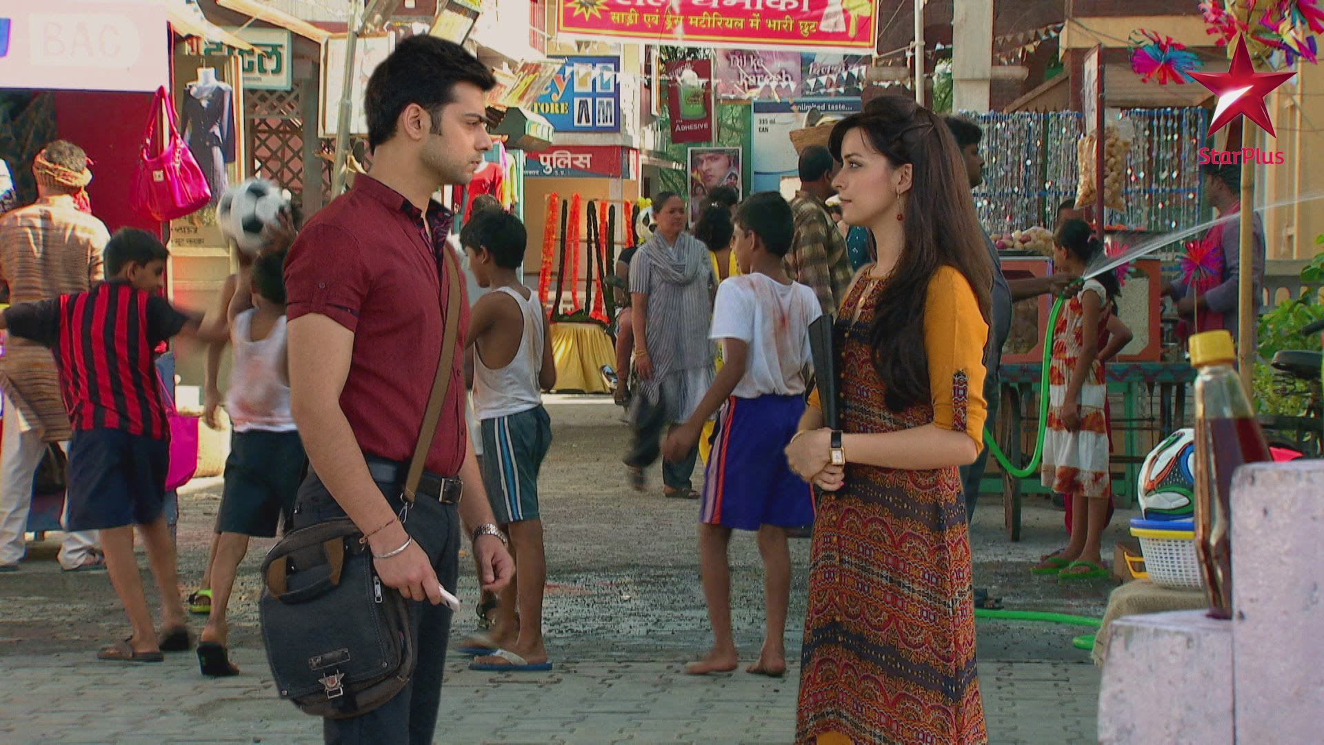 Watch Mere Angne Mein S1 Episode 2 on JioHotstar