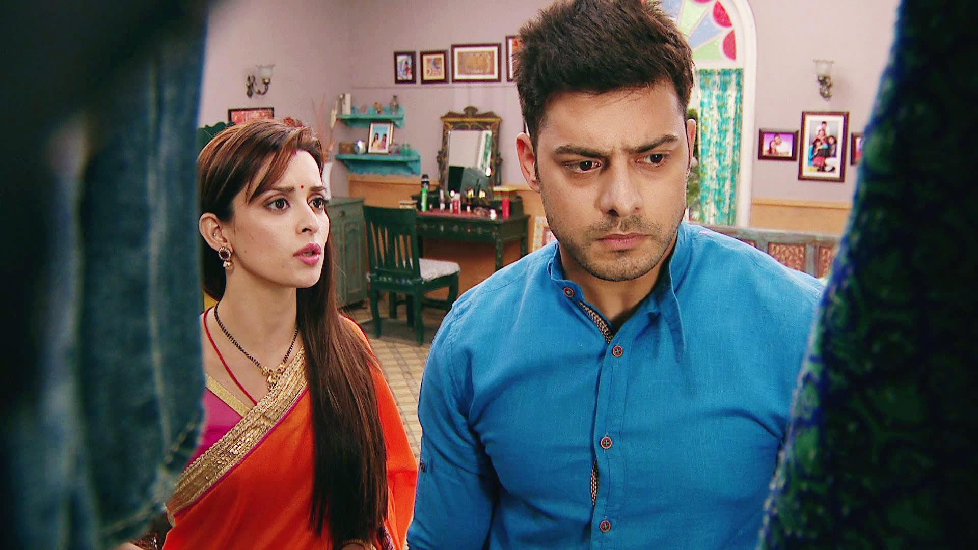 Watch Mere Angne Mein S14 Episode 1 on JioHotstar