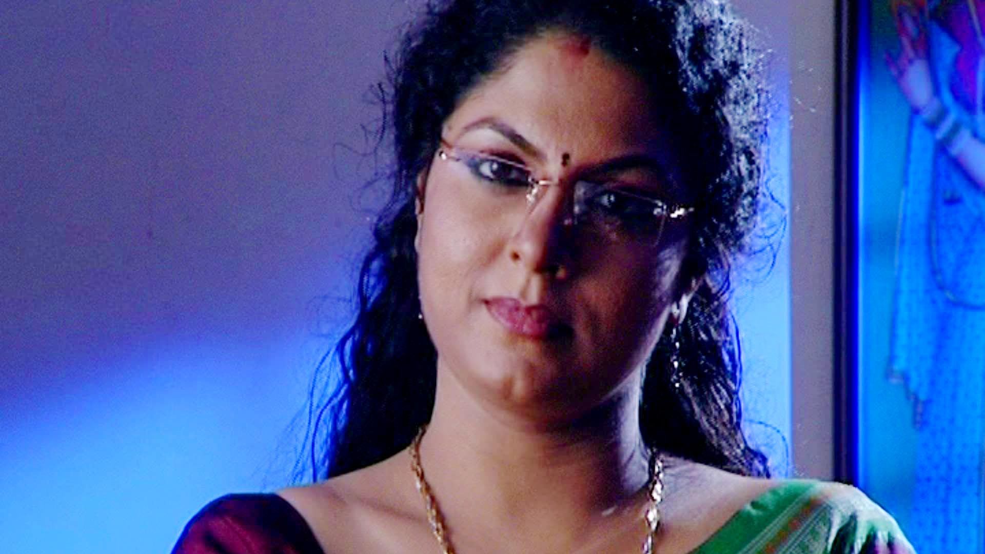 Watch Kumkumapoovu S1 Episode 7 on JioHotstar