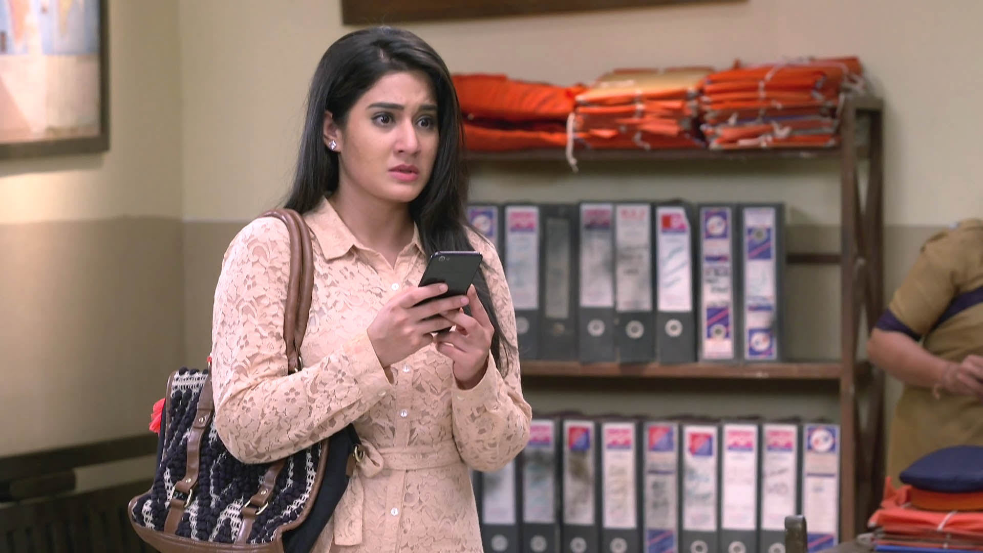 Watch Avni to Make a Choice Online