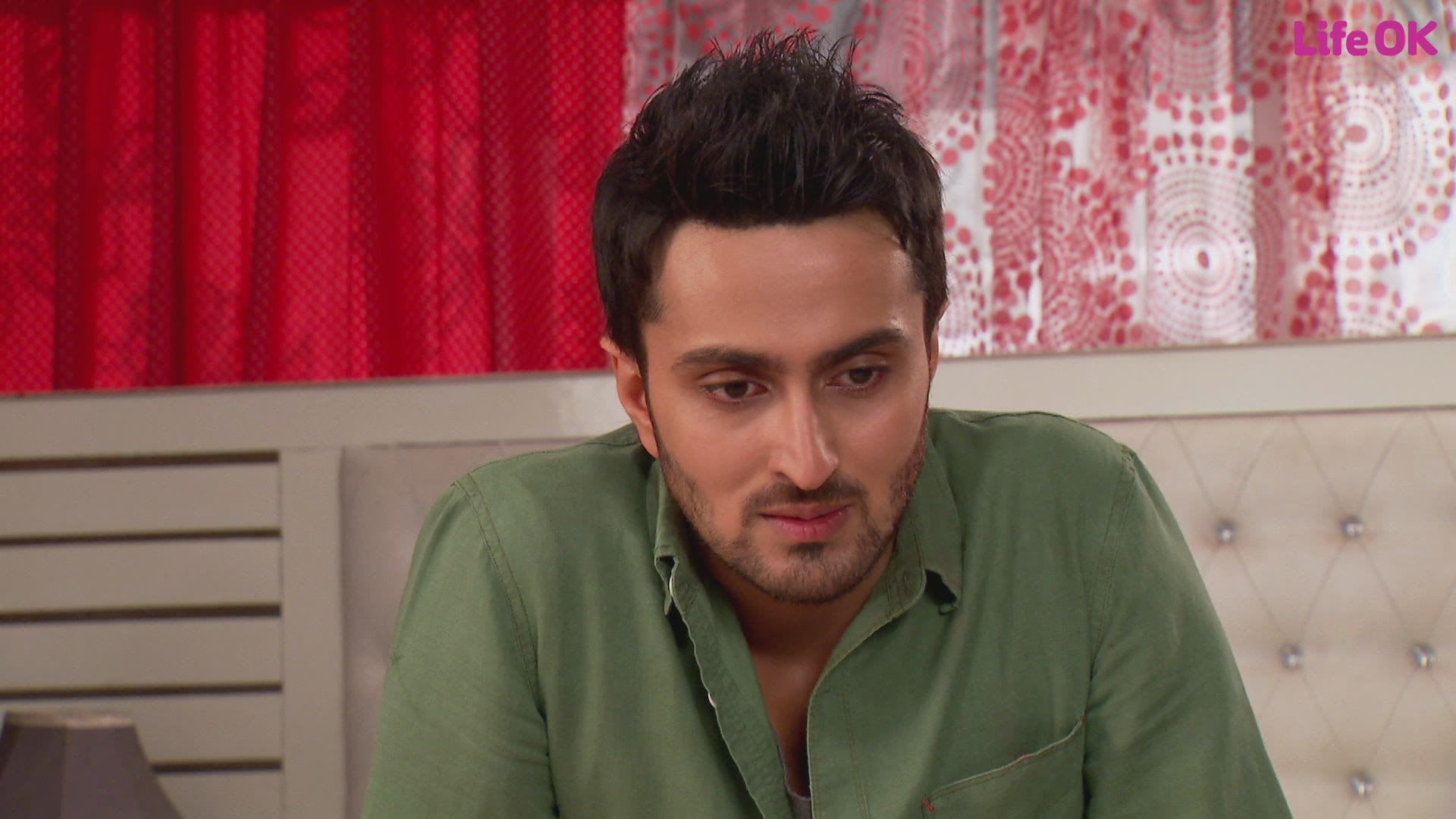 Watch Gustakh Dil S9 Episode 19 on JioHotstar