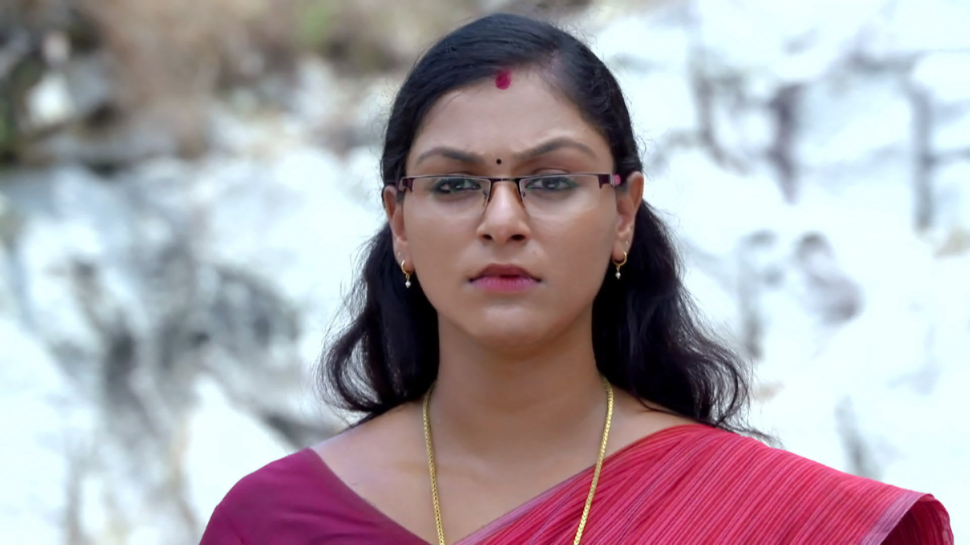 Watch Karuthamuthu S27 Episode 53 on JioHotstar
