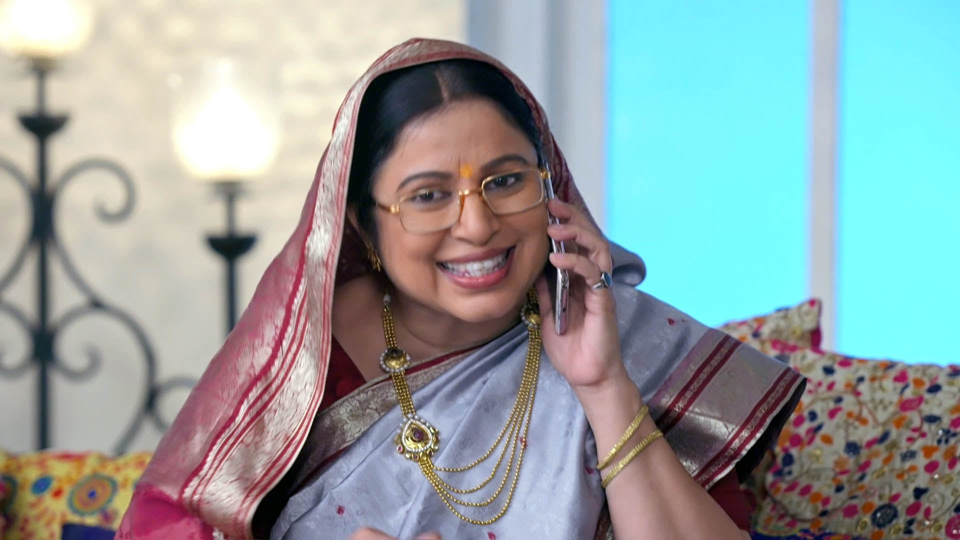 Watch Kunti Invites Chameli Online