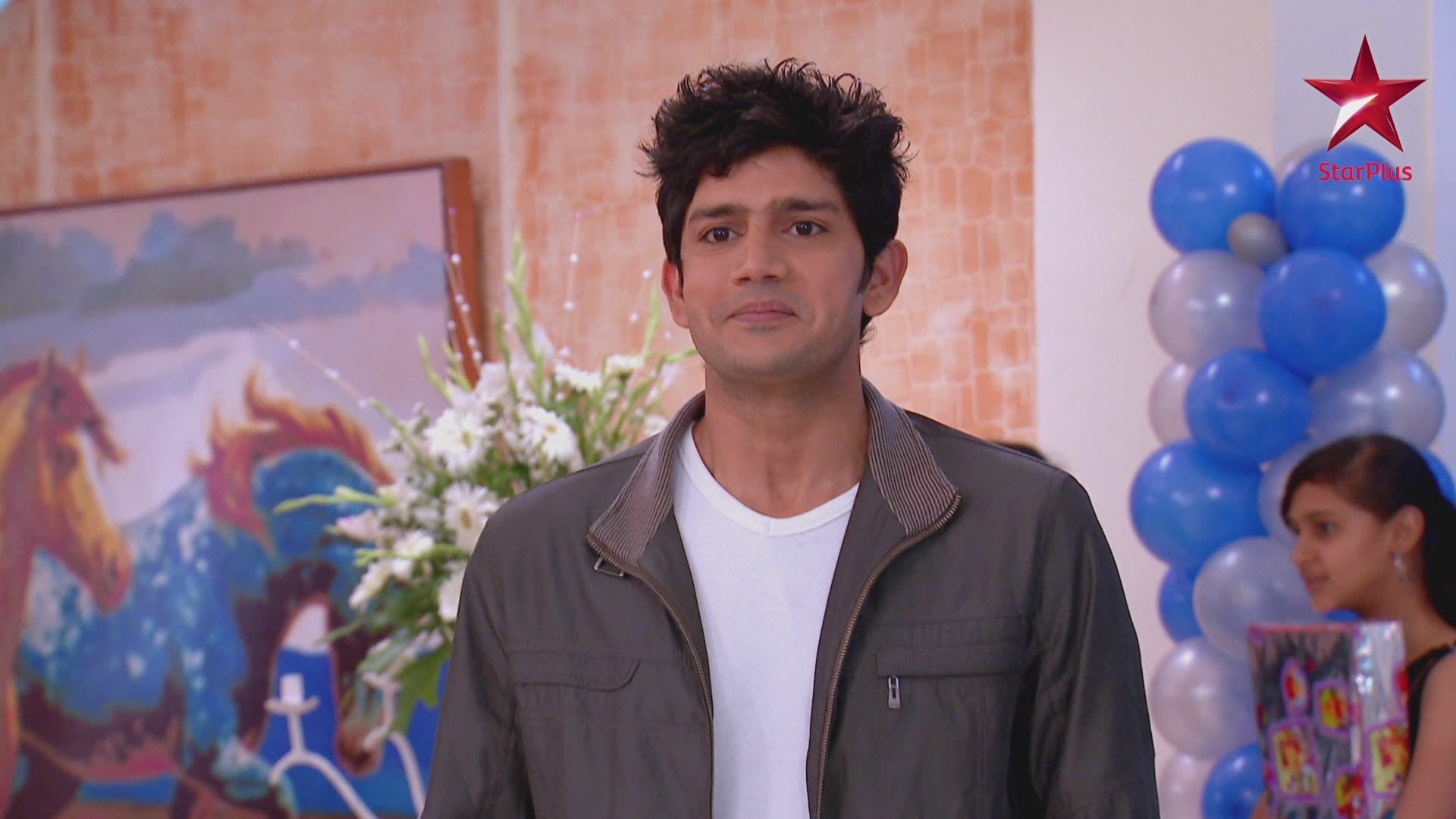 Watch Samar introduced to Akshara Online