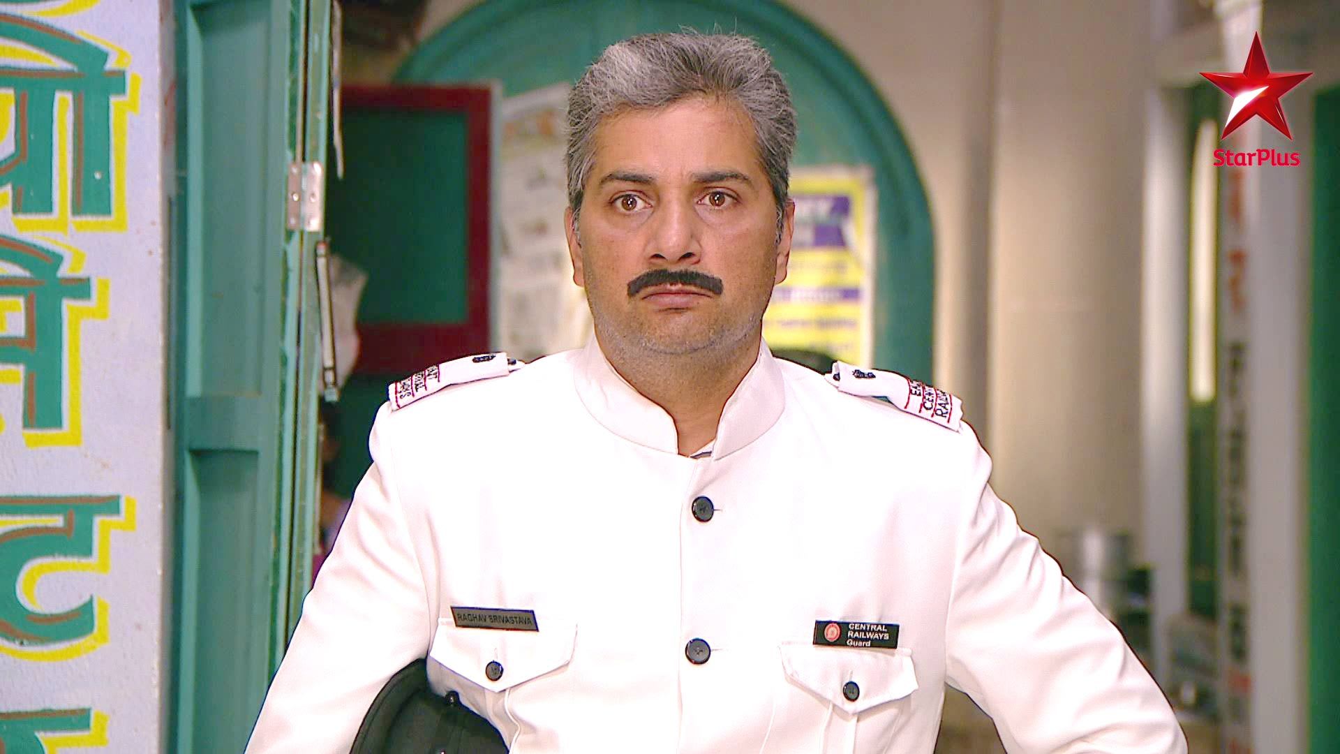 Watch Mere Angne Mein S6 Episode 33 on JioHotstar