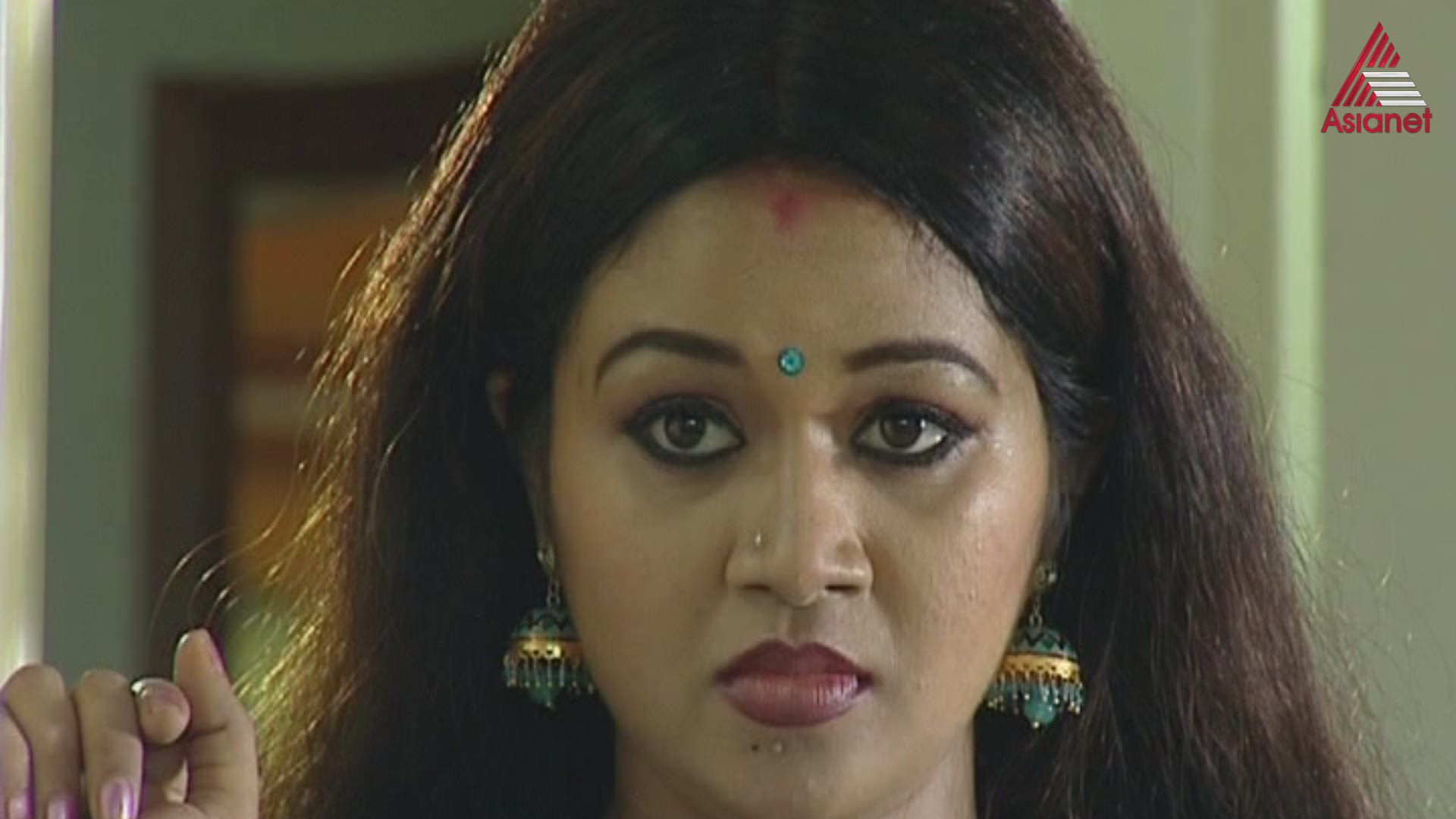 Watch Karuthamuthu S2 Episode 5 on JioHotstar