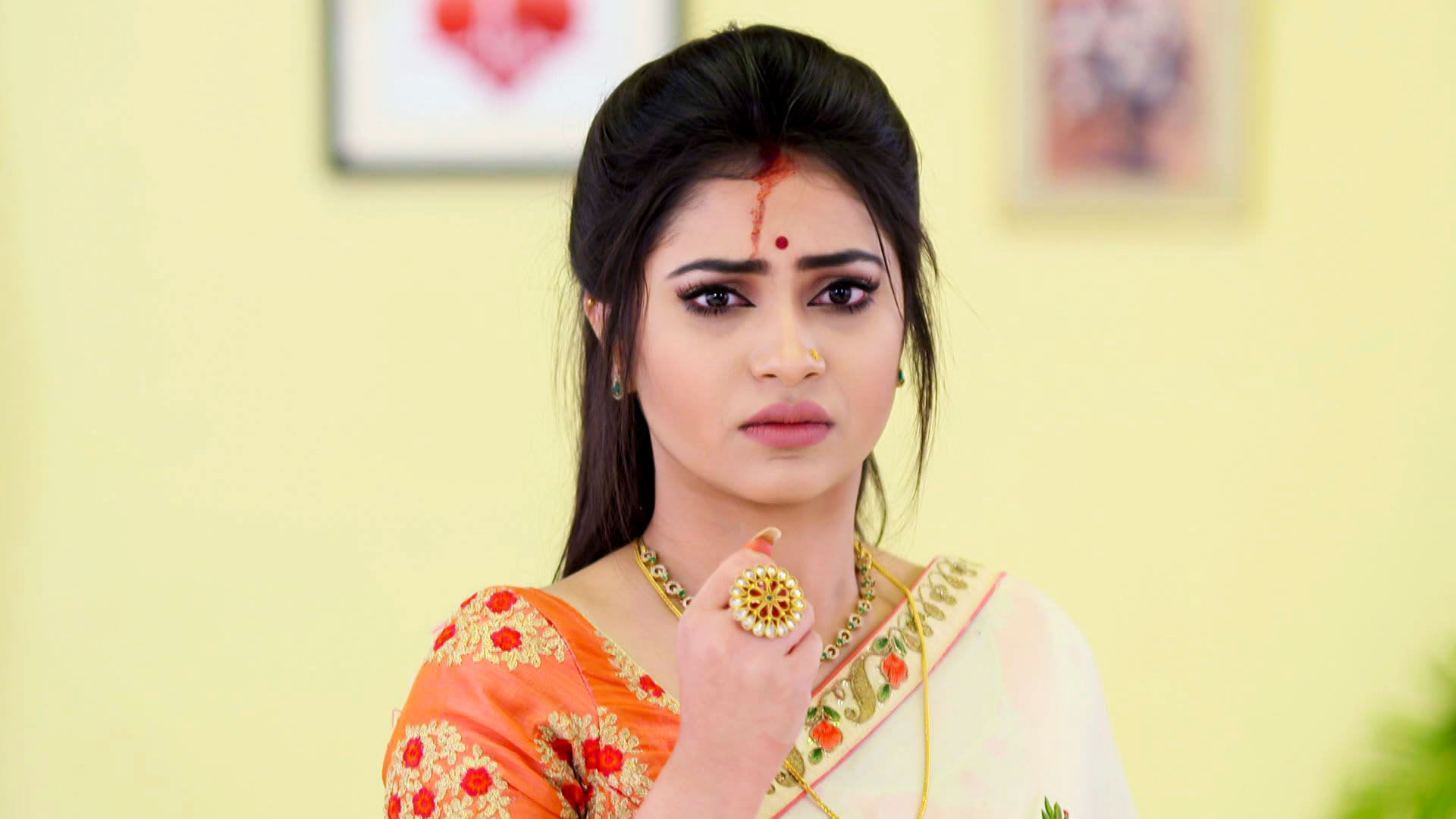 Watch Mayar Badhon S6 Episode 11 on JioHotstar