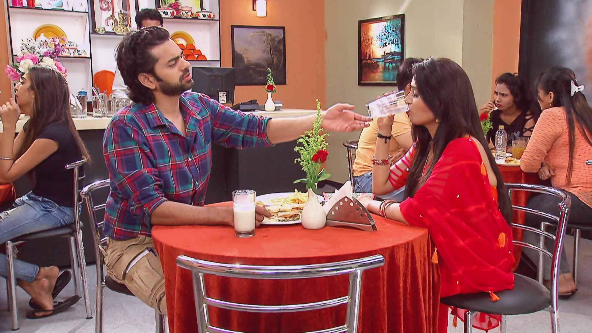 Watch Mere Angne Mein S16 Episode 42 on JioHotstar