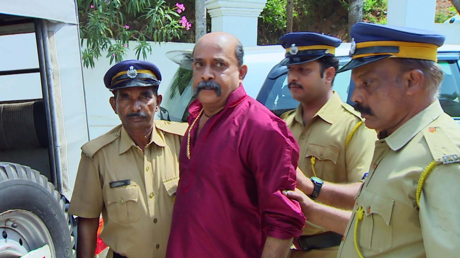 Watch Karuthamuthu S27 Episode 4 on JioHotstar