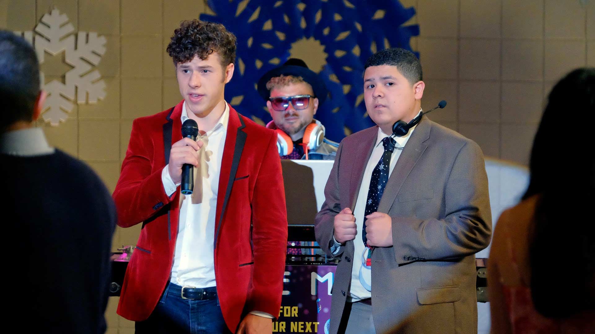 Stream Snow Ball Season 8 Episode 9 – Snow Ball on Disney+