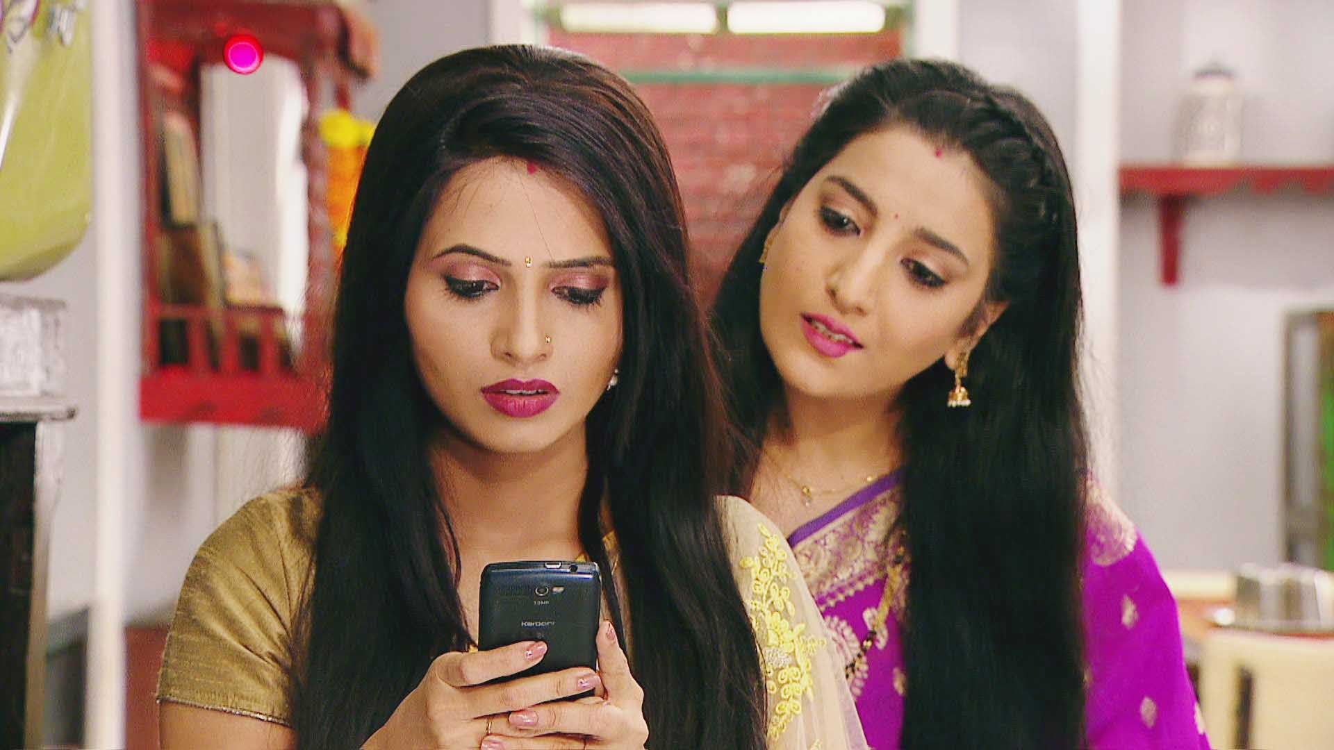 Watch Amit's Son Contacts Rani Online